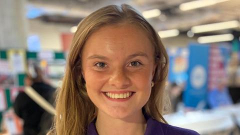 JobStart: Scheme aims to get over-50s back into work - BBC News