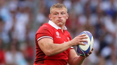 Jac Morgan: Wales flanker to follow legends as Ospreys captain - BBC Sport