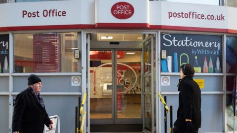 Post Office scandal victims convictions to be quashed - BBC News