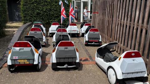 Sinclair C5 'still brings joy' 40 years on, says inventor's son - BBC News