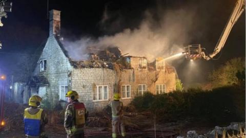 Poxwell thatched cottages fire: Man taken to hospital - BBC News