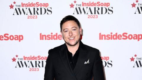 Emmerdale: Cast praises show ahead of 10,000th episode - BBC News