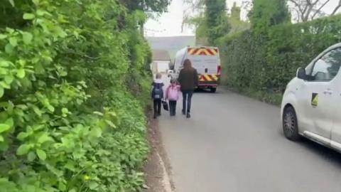 Kex Gill A59 closure causing road chaos in Askwith - villagers - BBC News