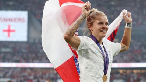 Rachel Daly: Lioness retiring from England squad - BBC Newsround