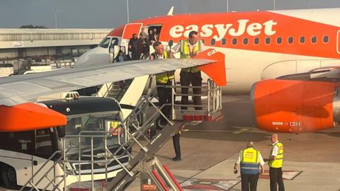 EasyJet planes clip wings in Manchester Airport collision - BBC News