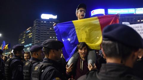 Romania protests grow over corruption decree - BBC News