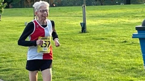 Coventry runner, 73, in London Marathon 38 years after first race - BBC ...