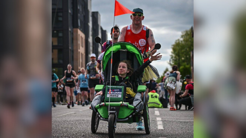 Record chasers and rookies lace up for Belfast City Marathon 2025 - BBC ...
