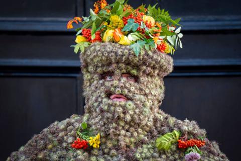 South Queensferry celebrates the Burryman in annual tradition - BBC News