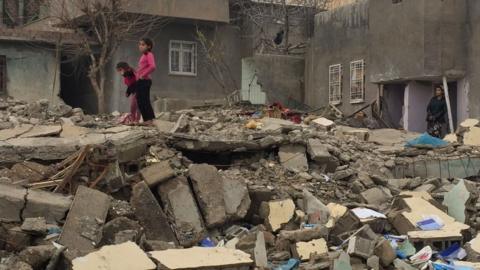 Turkey wedding suicide bomber 'was child aged 12-14' - BBC News