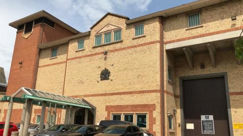 Damning Bedford Prison report reveals 'filthy' conditions - BBC News