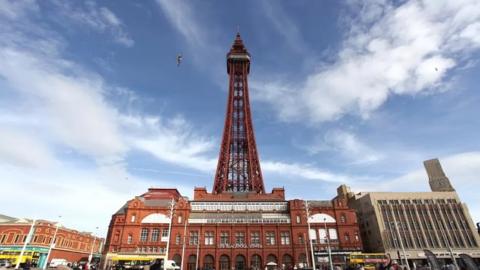 Blackpool Tower 'fire' was fluttering orange netting - BBC News