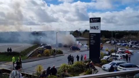 Cars on fire at Kingsley Village in Cornwall - BBC News