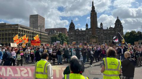 Anti-racism protesters gather across Scotland - BBC News