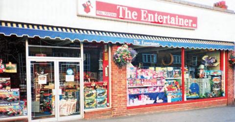Entertainer founder hands over toy shop chain to staff - BBC News