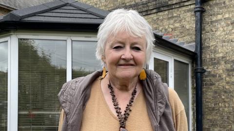 East West Rail: Could a new rail link 'tear apart' a village? - BBC News