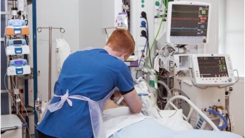 Sepsis: Why can it be so hard to spot? - BBC News