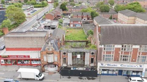 The Hull bomb sites hiding in plain view - BBC News