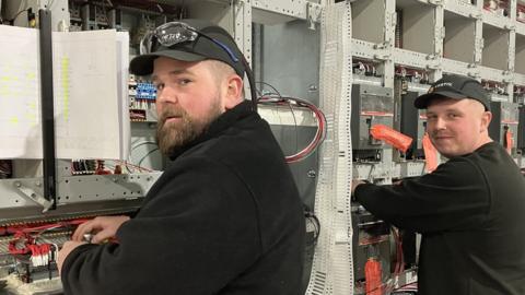 Vertiv: Engineering firm to create 200 jobs in Londonderry - BBC News