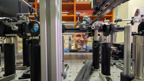 Scientists claim to have discovered 'new colour' no one has seen before ...