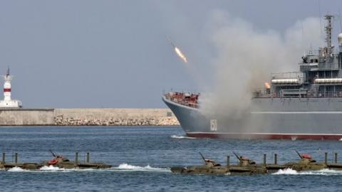 Russia accuses Ukraine of attempted Crimea 'incursions' - BBC News