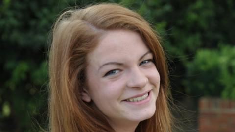 'We've travelled 8,000 miles to see our anorexic daughter' - BBC News