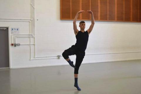 The soldier with a secret talent - ballet - BBC News