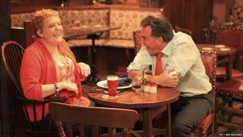 Emmerdale actress Kitty McGeever dies aged 48 - BBC News