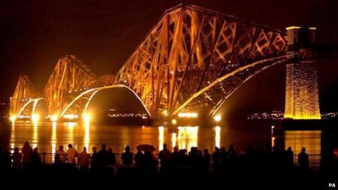 Forth Bridge: Facts, figures and photos - BBC News