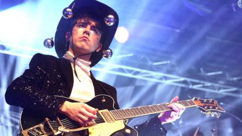 Declan McKenna: 'I realised I don't have to be serious' - BBC News