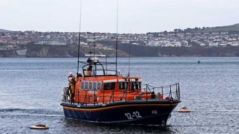 'Amazing vision' of RNLI founder commemorated on Isle of Man - BBC News
