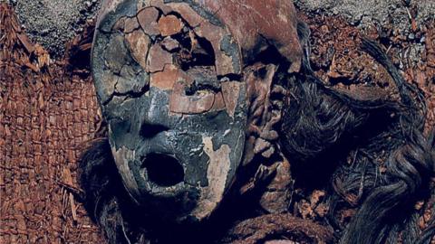 Living with the world's oldest mummies - BBC News