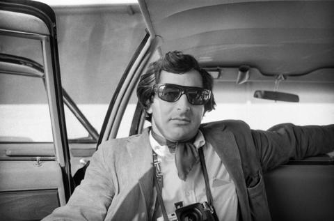 The music photographer trusted by the stars - BBC News