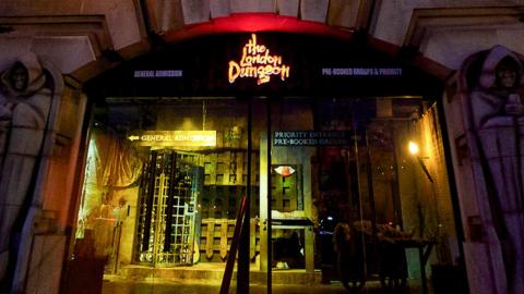 London Dungeon apologises for 'upsetting' tweets - BBC News