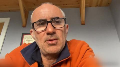 Welsh language: strongholds decline in speakers - census - BBC News