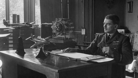 Frank Whittle: The underrated British hero who built a jet engine - BBC ...