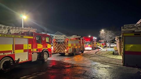 Two rescued as explosion destroys Edinburgh house - BBC News