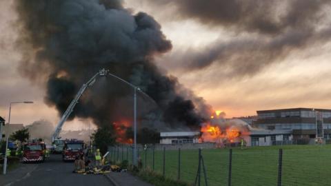 Woodmill High School fire: Boy arrested over Dunfermline blaze - BBC News