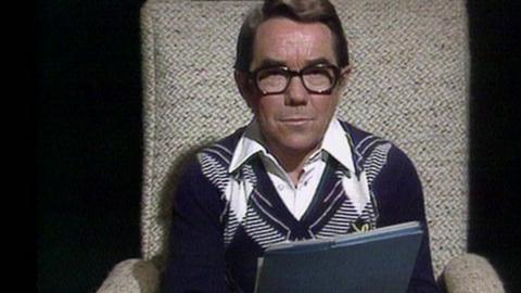 Obituary: Ronnie Corbett - BBC News