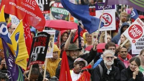 Trade union reforms pass first Commons test - BBC News