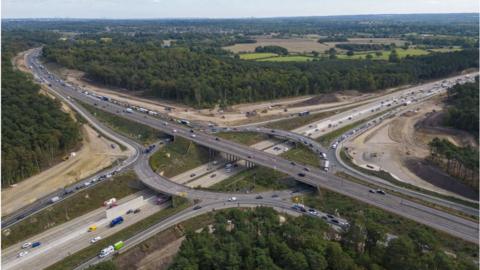 M25 section to close for entire weekend - BBC News