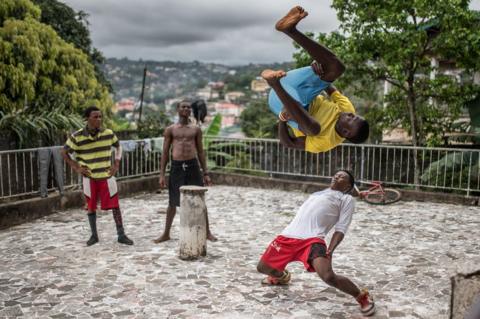 The street dancers who dream big - BBC News