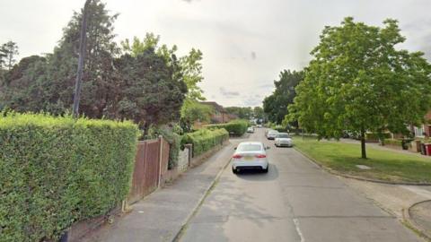 Slough murder: Five arrested in investigation - BBC News