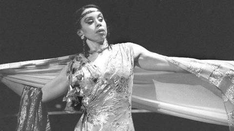 Opera singer Maria Ewing dies at 71 - BBC News