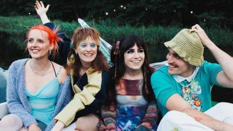 Happiness bottled: Meet indie-pop supergroup Fizz - BBC News