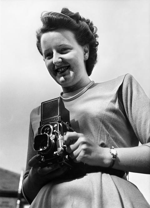 Camera Girl: Britain’s first female national newspaper photographer ...