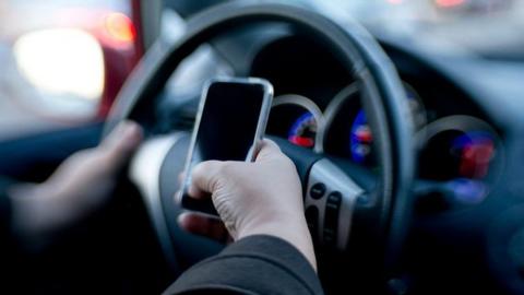 Thousands of drivers caught despite mobile crackdown - BBC News