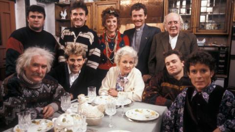 Eileen Pollock: TV sitcom Bread's Lilo Lil actress dies at 73 - BBC News