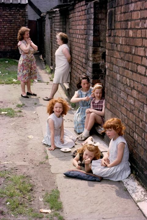 Photographs reveal forgotten Manchester and Salford slums - BBC News