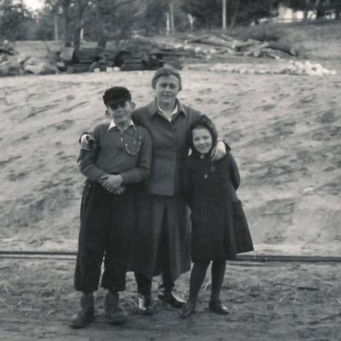 Nazi Ravensbrück camp: How ordinary women became SS torturers - BBC News